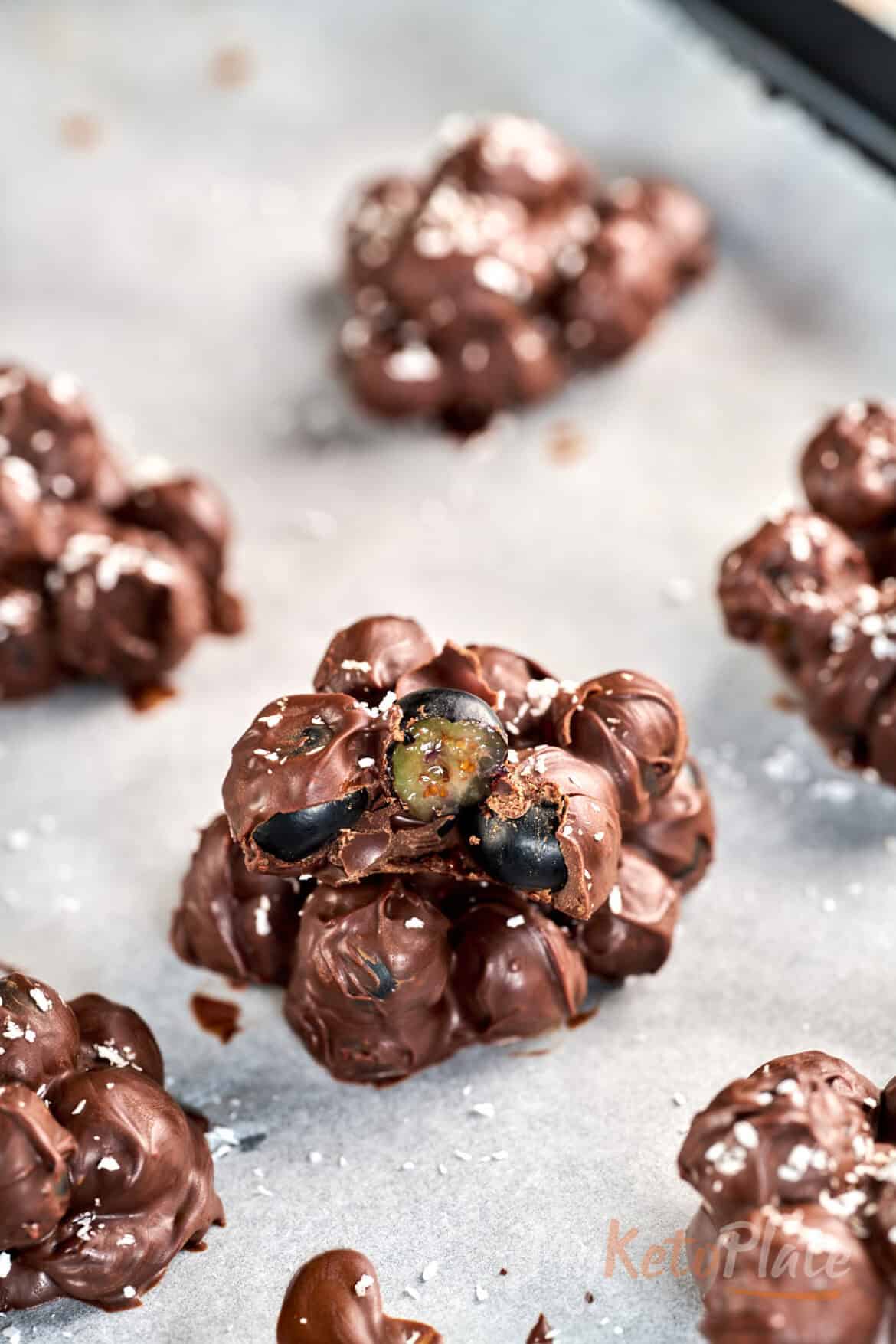 Chocolate Covered Blueberries (3 Ingredients) - MyKetoPlate