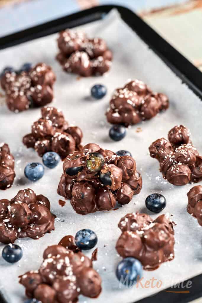 Chocolate Covered Blueberries (3 Ingredients) - MyKetoPlate