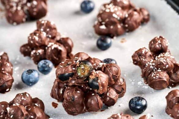 Chocolate Covered Blueberries (3 Ingredients) - MyKetoPlate